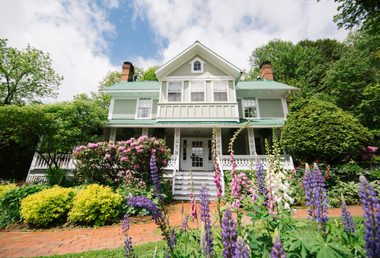 The Mast Farm Inn: Historic Lodging & Wedding Venue | Boone, NC